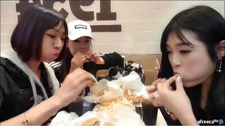 수원 버거킹 트러플통모짜팩3분푸파 노래하는유비x소유비 | SOOP VOD