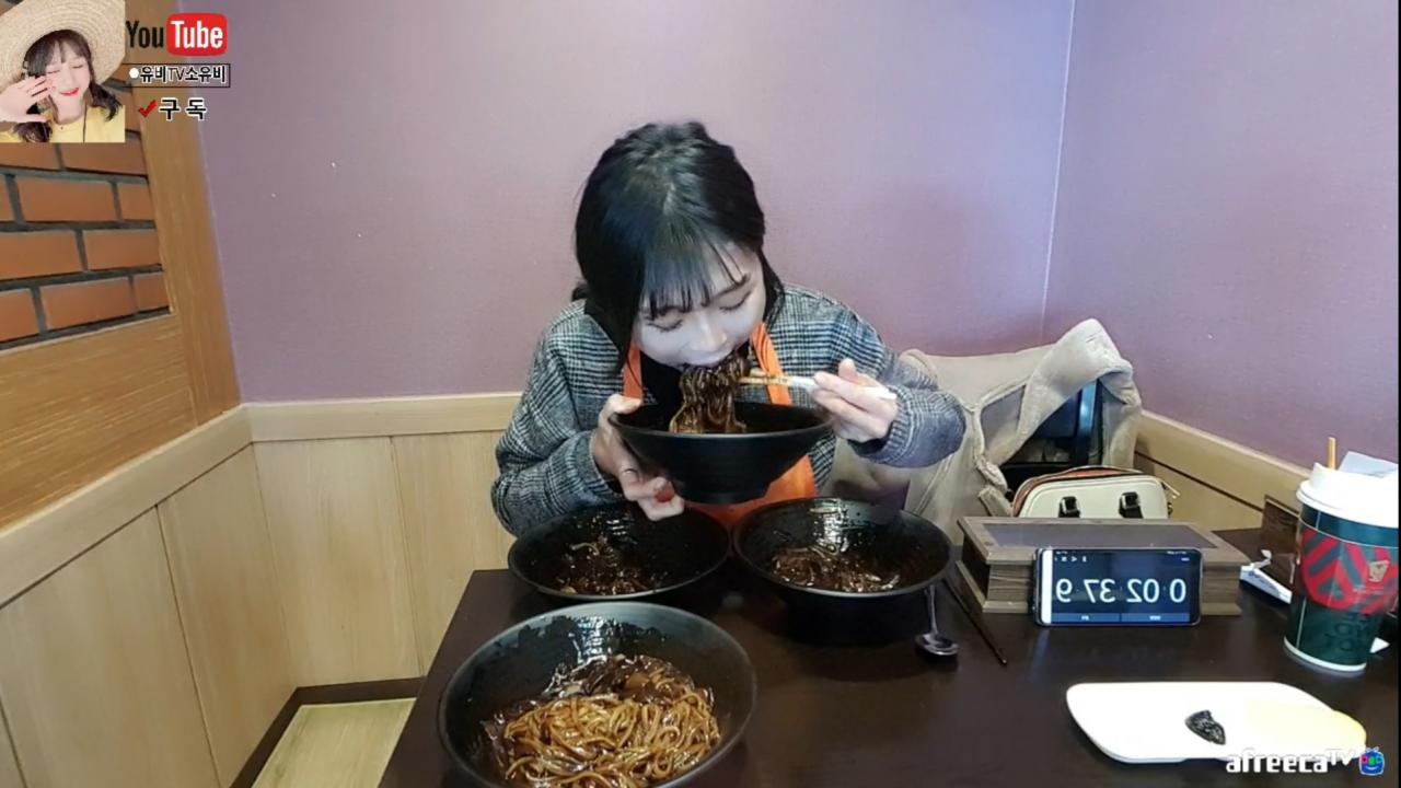 소유비 짜장면4그릇 4분컷 푸파 성공시 3000개 추가 볶음밥 2개 1분40초컷 2000개 미션먹방 Soop Vod