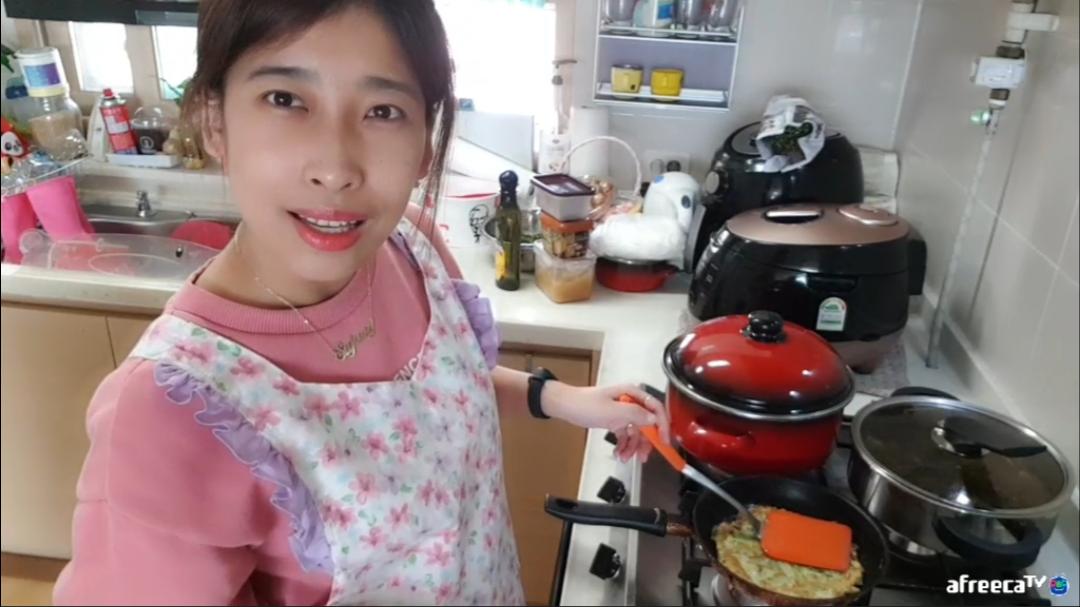 봄을알리는건강한음식 요리하는누나♧딸기네 밥상 신입여캠 육아줌마 소통먹방쿡방 아프리카tv Vod