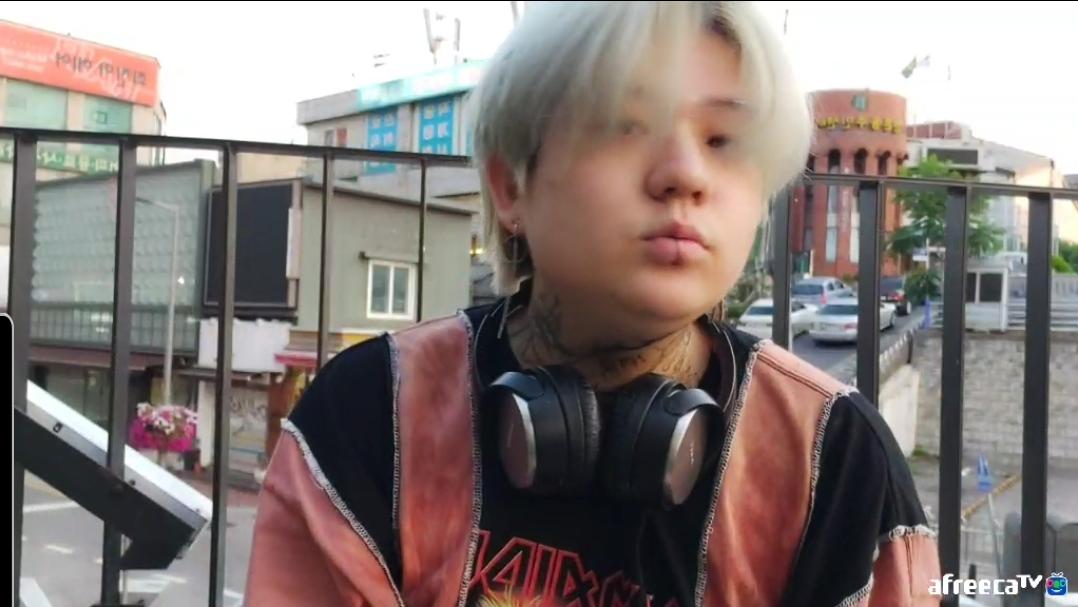 패션아티스트 백금은발 커스텀 반팔티 입고 주말 이대x신촌 브이로그 야외방송 스타일링예술음악타투먹방인터뷰 Soop Vod