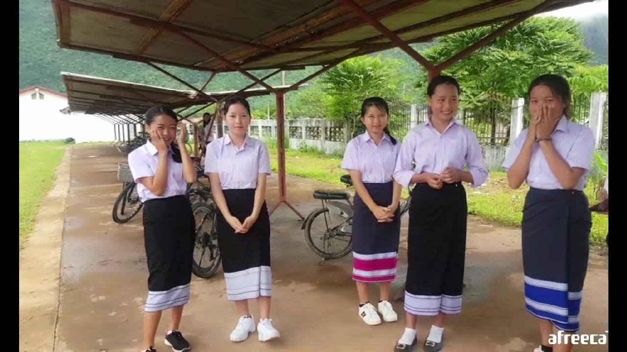 라오스인 시골 여캠 방비엥에서 근무 했던 민족 학교 방문 오늘은 월요일 야외 태국라오스베트남 일본 필리핀 미국 아님