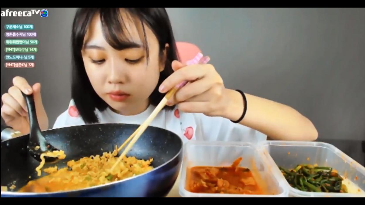 생 대전 신입여캠 엽캠 일본인 소통해요 그냥 라면 먹는 방송 먹방 쿡방 5시까지 리액션여왕 고민 할링 다이어트