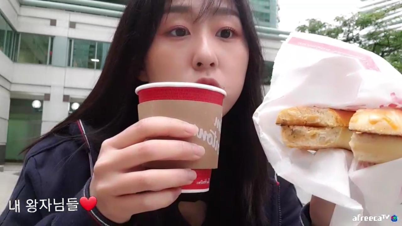 [클립]👧🏻🍔길밍누나 먹방🍔👧🏻가을엔 검스가 진리.... | SOOP VOD