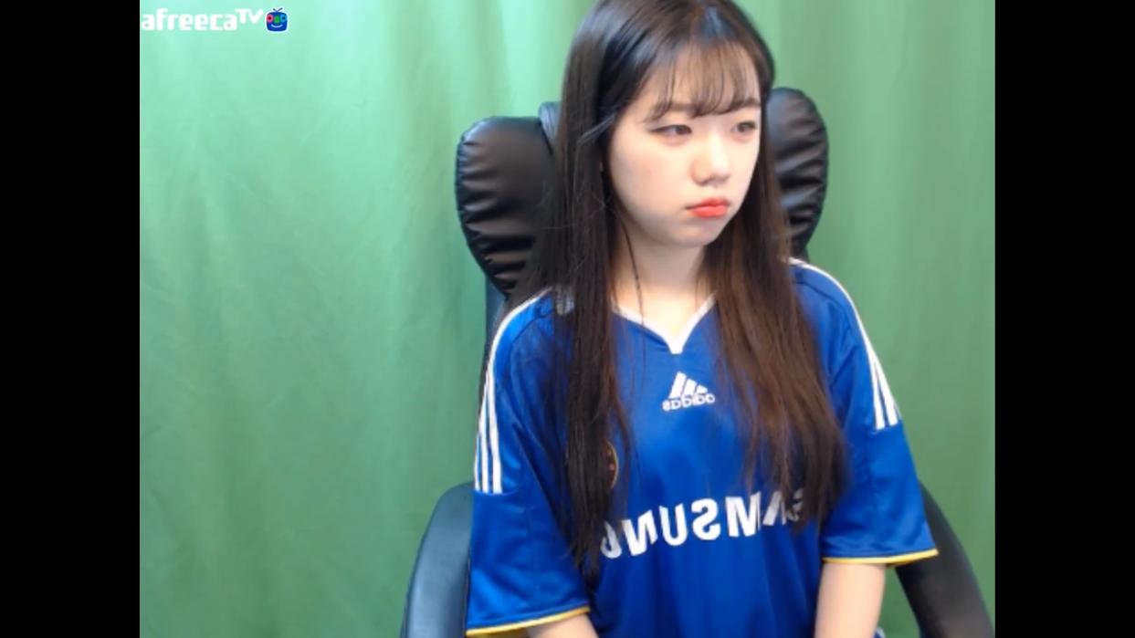 [생]WCG 내일이네요 마지막으로 준비하겠습니다 ㅠㅠㅠㅠㅠ 피파4여캠 뀨알 | SOOP VOD