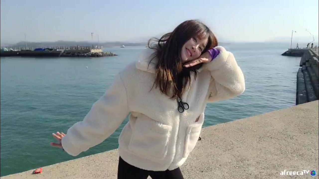 클립 💕👩‍🌾꽃쿠란보 꽃낚누나👨‍🌾💕귀여웡 바다 낚시 꽃낚 삼천포 원투 머라도 잡자 아프리카전자녀오토바이트월킹발충고양이사쿠란보