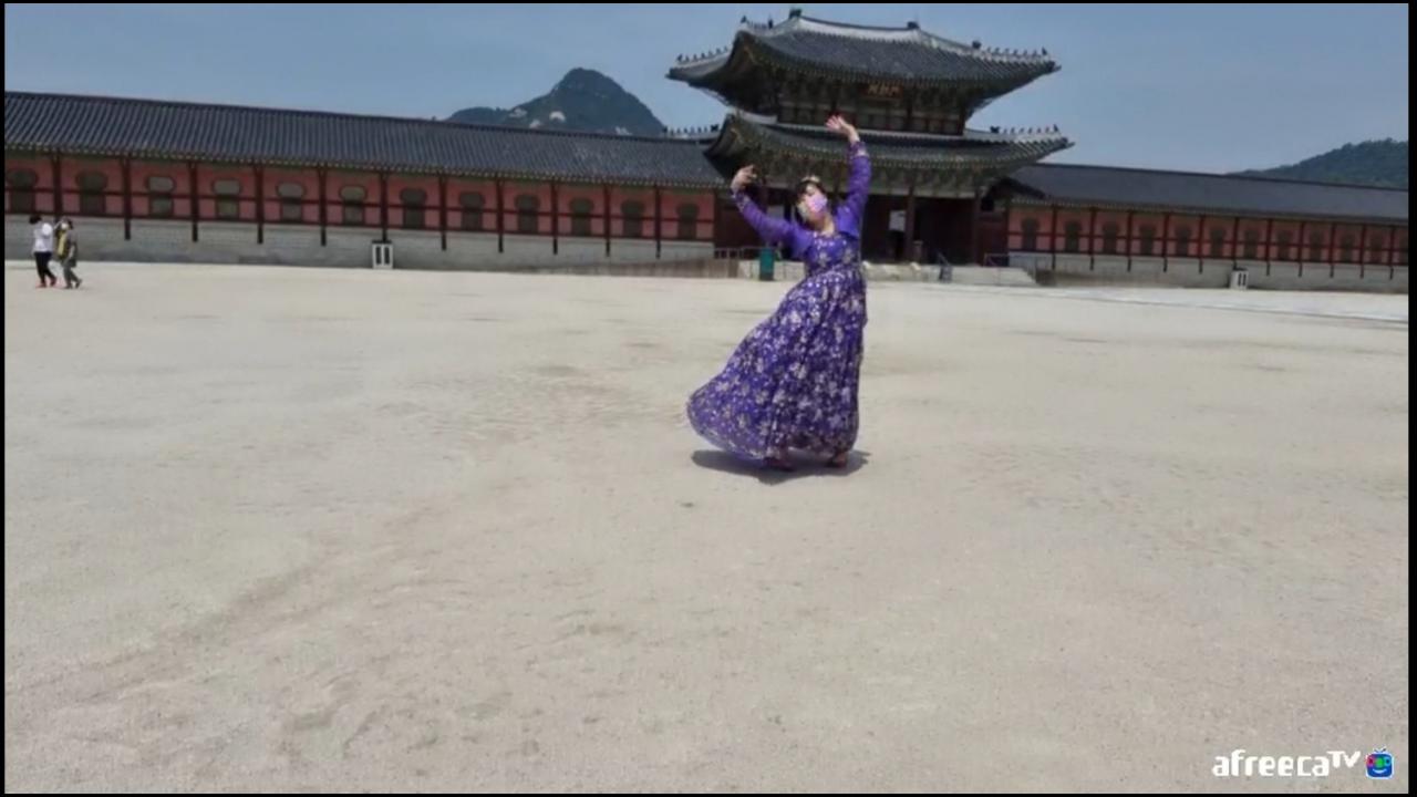 F하루 경복궁에서 돈고쑈 하다 쫓겨남ㅠㅠ 미션받아요 부천 섹시 여비서 출신 신입여캠 엽캠 육덕 먹방 트월킹 댄스 아프리카