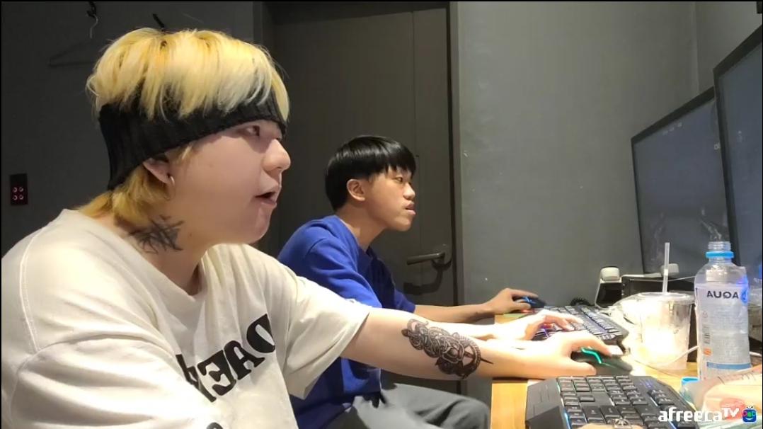패션아티스트 송민호 탈색셀프헤어 스트릿 패션 타투 장미뱀칼 실친친구랑 게임 모델 야외방송스타일링예술개성먹방인터뷰
