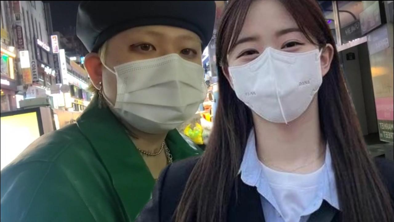 패션아티스트 새 삭발 눈썹 셀프탈색 깔끔한 자켓 베레모 안산 중앙동 인터뷰 야외방송스타일링예술개성타투먹방야킹
