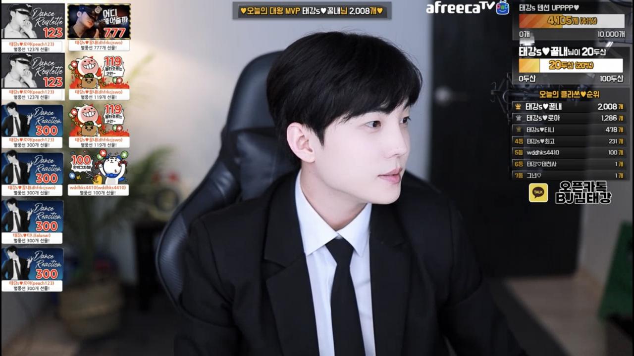 슈트 맛집♥귀인님모셔요아이돌출신♥태카인섹아노제로투♥★모든댄스가능★신입남캠dslr소통사다리뽑기먹방존잘
