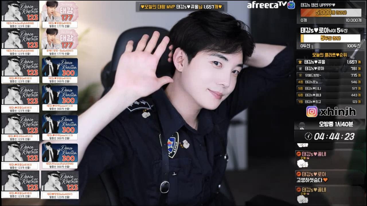섹ㅅㅣ존잘경찰 떴다♥아이돌출신♥댄스맛집♥귀인님모셔요♥태카인섹아노제로투♥★모든댄스가능dslr소통사다리뽑기먹방