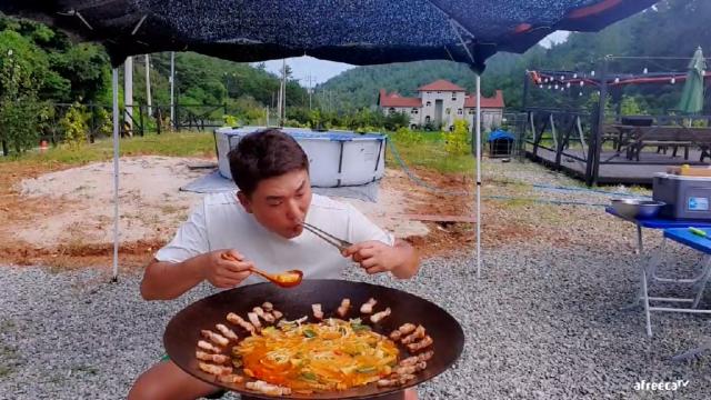 새로산 대박 큰 솥뚜껑 통삼겹살 And 떡볶중화면 가즈아 전남 여수 순천 시골 먹방 아프리카tv Vod