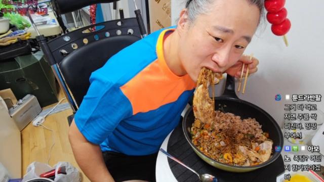 나루토먹방해물🦞삼겹🥓짜장면🍜칠레산🍇포도 루토카페☕️수다고민소통상담음식맛집노래음악길거리동네산책뉴스시사정치여행춘천부천