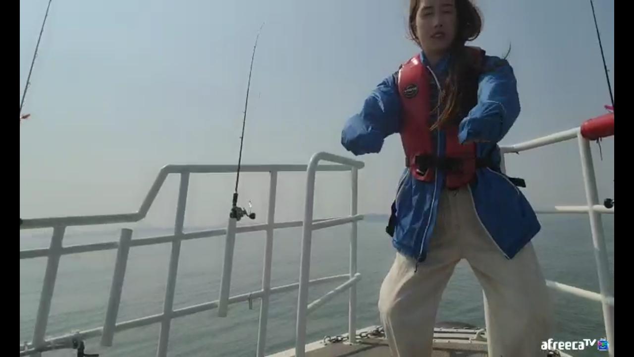 클립 💥오토바이 신입여캠 노방종 무창포 빅토리피싱 광어다운샷 선상낚시 광어5짜 오토바이경운기우마우마트월킹검스살스커스교복