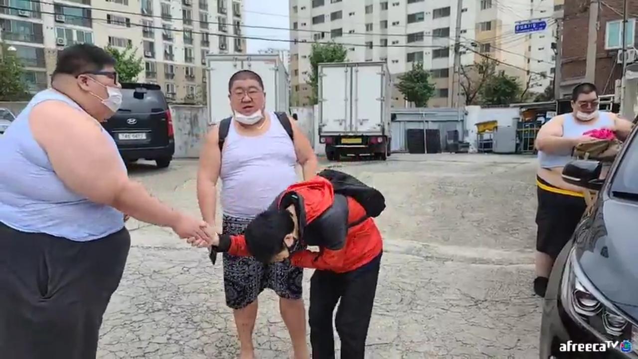 [클립]320kg빅죠 270kg빅현배 160kg엄삼용 시장나들이 | SOOP VOD