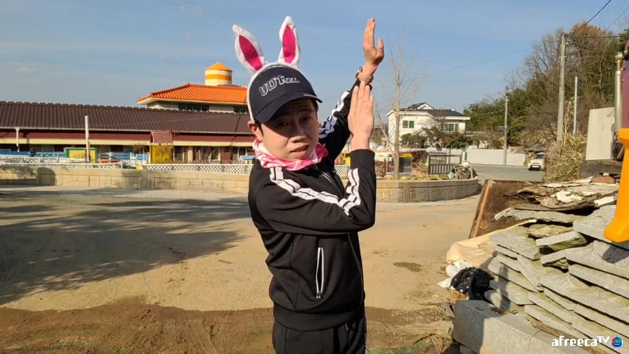 클립 💕👩‍🌾작쿠란보 작약이형👨‍🌾💕귀여웡 여캠들 긴장하세용~ 아프리카전자녀오토바이트월킹발충고양이사쿠란보 작약꽃 아프리카