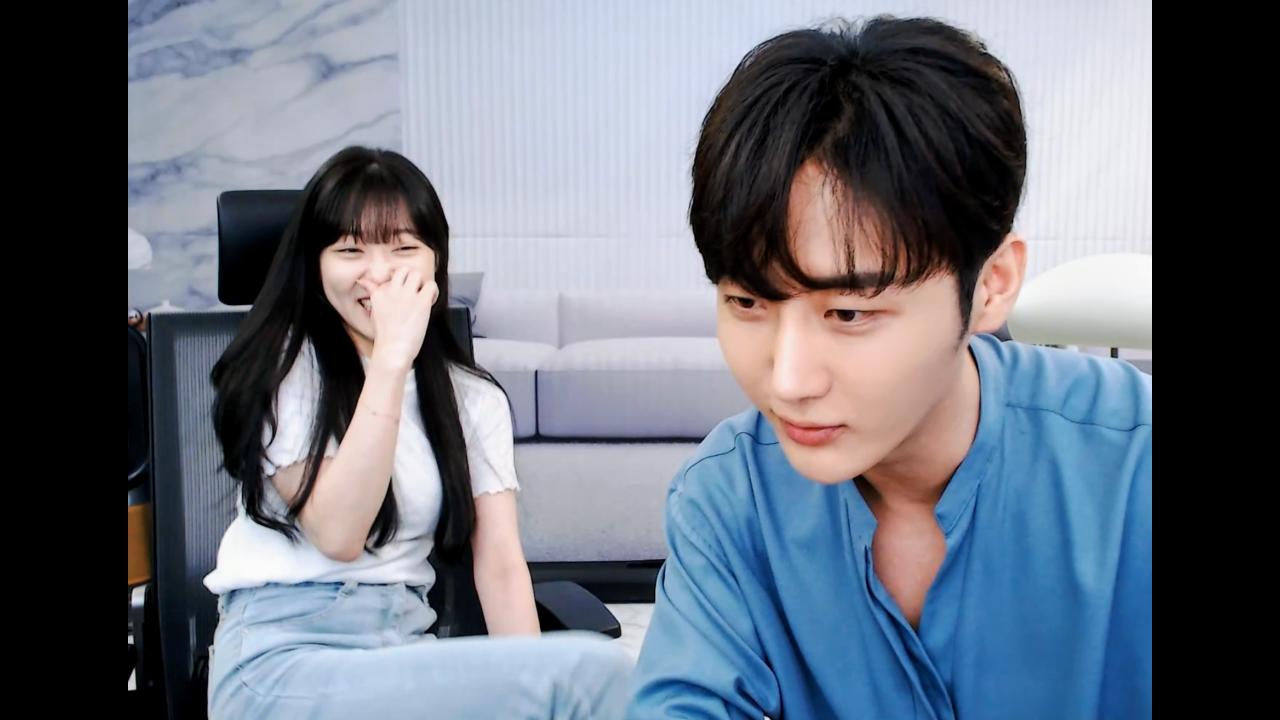 [클립]토끼예나 - "성태오빠가 남순오빠보다 한살이 어리더라구요??"(feat.유감) | 아프리카TV VOD