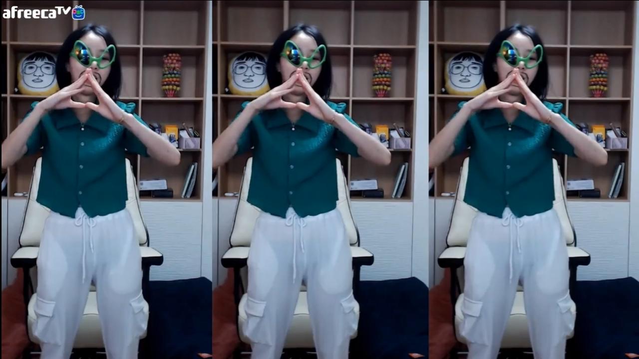 클립 🧞‍♀️🔮마신 애교용누나🔮🧞‍♂️ㅎㅇ오늘은ㅁ ㅜ엇을먹을깡 제로투맛집트월킹고양이발충사쿠란보오토바이 애교용