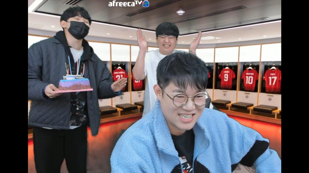 💧감스트 생축해주러 온 민교x사장 깜짝 등장보는 지두두 시점 리얼 반응 ㅠㅠ😳 아프리카tv Vod