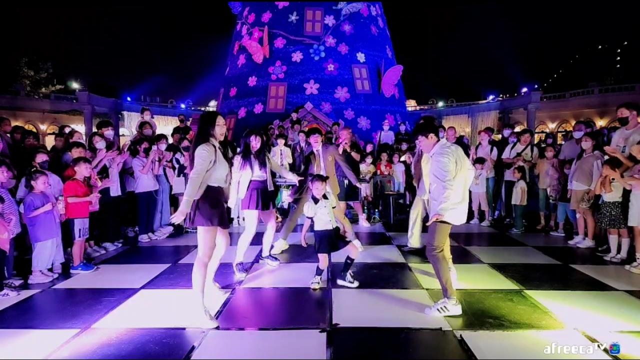 [클립][에버랜드]방탄소년단 - Dynamite(춤추는 곰돌x류대호x채희x희찬x쩡아x소정) | SOOP VOD