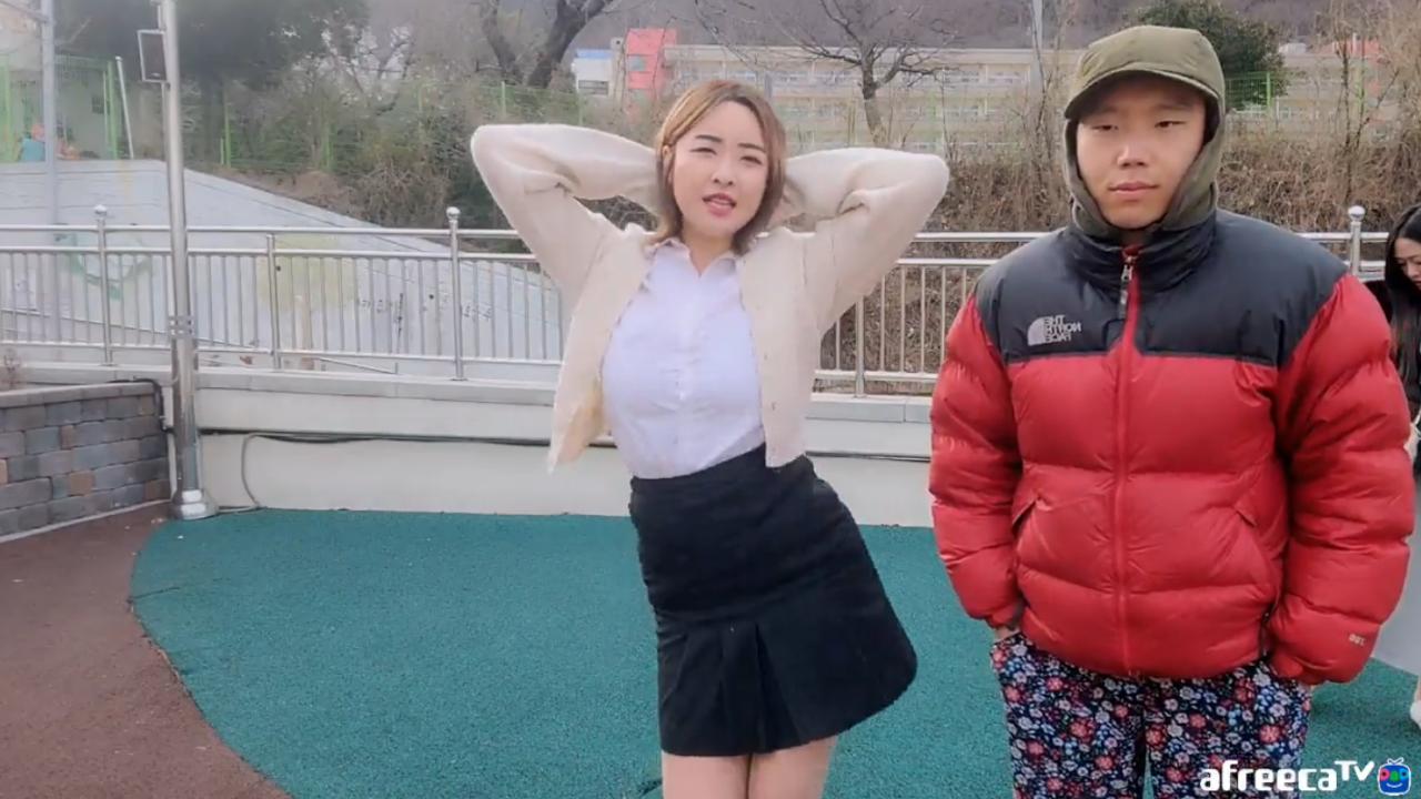 클립 뿌잉and강소하💥욕로투 찰지네 ㅋㅋㅋ💥댄스🎶범프리카 부산 신입여캠 트로트가수 Soop Vod