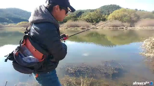 1뫌빵배스 잡으러 마릿수가시죠 중량맞히면 한달퀵뷰 배스낚시 혼술 캠핑 바다 낭만 먹방 남캠 찌 아프리카tv Vod