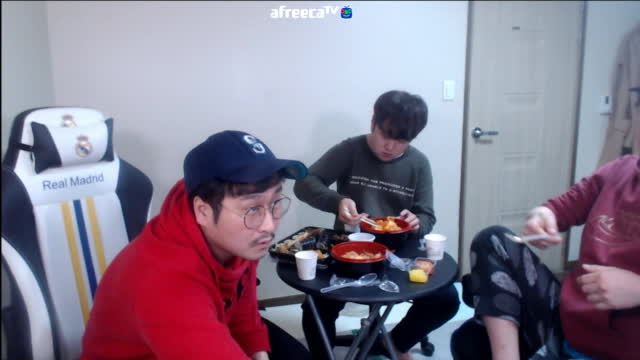생 제독신 똥받이 이호 생방시작 똥받이 인데 밥 먹어도 되나요먹방 부터 시작합니다 피파4 아프리카tv Vod
