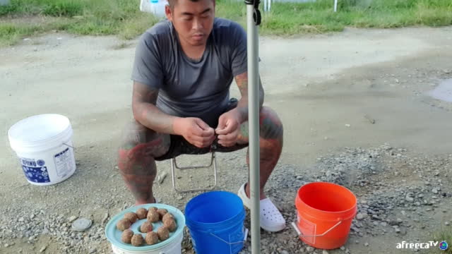 낚시하며 개밥먹자규ㅡ민물바다루어원투잉어붕어낚시여자연여행운동캠핑카m신입스타욱이남요리먹방술먹방m산노숙텐트생활노래음악선물공포문신