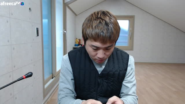 생 콩가루우천 리니지m 이실로테7서버 역사서3장성공 신성검사 우주지구최초 신섭오만 8층풀박스사냥 전섭1등 큰곰 큰아들본주 V4
