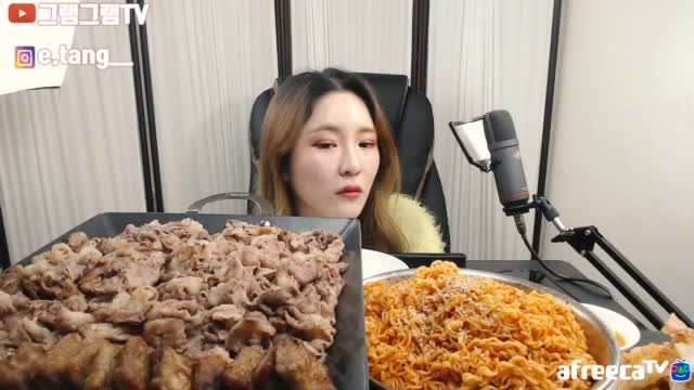 생 신입 먹방 18일차 진비빔면개시8봉1500g대패삼겹 꿀조합 야식먹방여캠소통 아프리카tv Vod