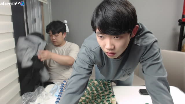 생 신입남캠 요구르트200개라면10개 빨리묵기 고정 시청자가족구해요♥ 엽캠여캠남캠최악의세대세야코트먹방쿡방