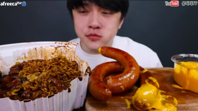 유디티 마피아떡볶이 명랑핫도그 핵불닭 뿌링클 황금올리브 닭강정 짜장면 햄버거 돈까스 통수육 통스팸 아웃백 삼겹살 리얼사운드