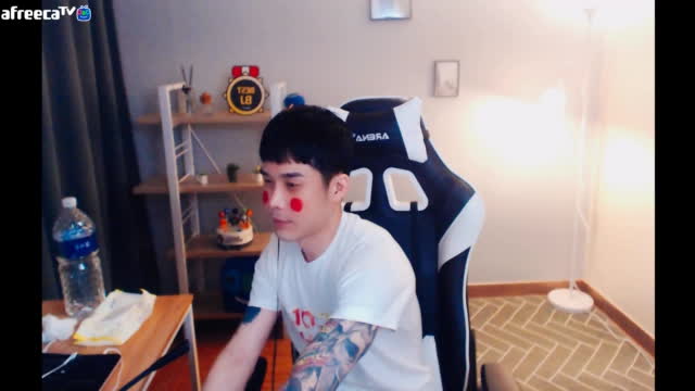 리니지 리마스터 빡구 신서버 아덴피닉~10살키4사신검 전설~환술 소통의왕~ 남캠테섭서큐나발오크태산폭군킹보스원큐pvp창기사검사