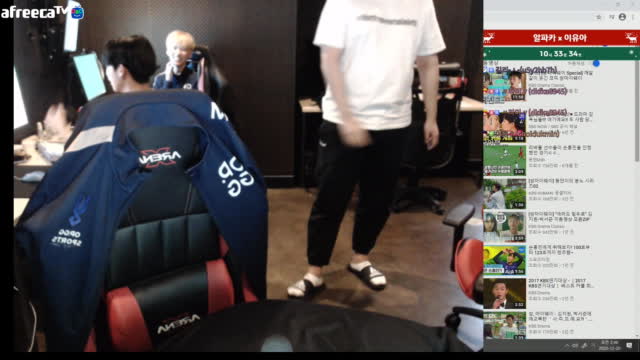 [클립]OPGG 프로게이머 알파카 x 이유아 1인칭 경쟁전! | SOOP VOD