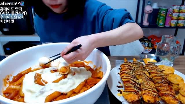생 124일 분식 먹방 직접 만든 엽떡 계란쫄면사리 후라이드닭꼬치 치킨너겟 떡볶이 먹방 소통 먹방