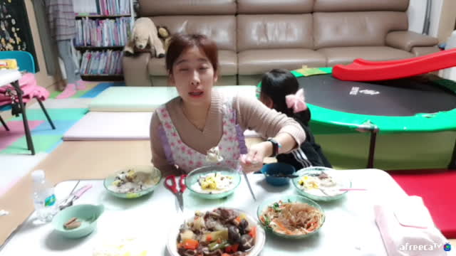 클립 핫동이벤트 육아맘 딸기와 귀요미들과 명절음식 갈비찜떡국잡채 쿡방먹방소통♥육아신입여캠 아프리카tv Vod
