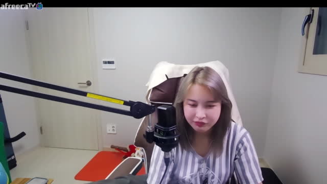 신입 1일차 우울한밤 노래나하께요 신청곡 불러드려요~ 댄동 태우 부천 노래 라이브 철구 남순 덕자 에디린 팬이에요 룰렛