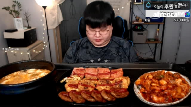 생방무료 집밥 김치제육해물순두부된장찌개스팸구이동그랑땡떡갈비 먹방 자본주의먹방 살려주세요 주식 비트코인 삶이 빡빡하네용