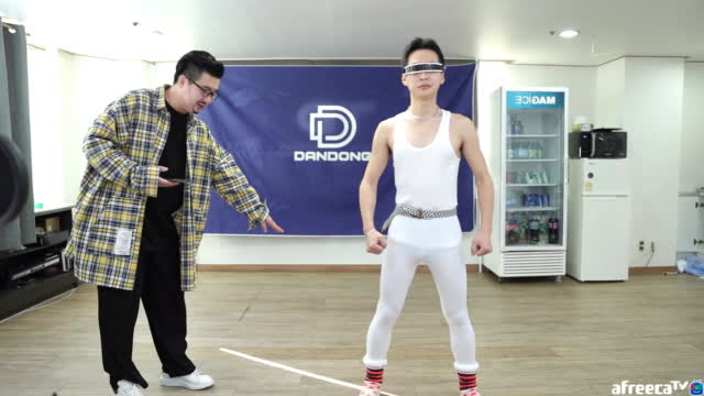 클립 안무창작콘테스트 일등상금 10000개 조용히사라형님 후원 댄동단장태우부천파덕x리아x슈크x채희x채영x로봉남x희찬x윤승