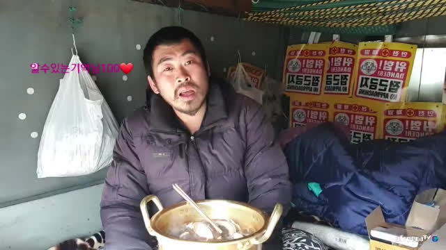 숨쉬는걸 느낀다 살아있다 산에서5개윌산다 조용히 살고싶다 감옥살이중 성욕오른다 코인 뉴스 생방 백신 고양이 노숙자 먹방 낚시