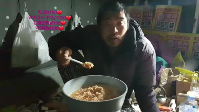 건들지마라 사람조아비나 산에서5개윌산다 조용히 살고싶다 감옥살이중 성욕오른다 코인 뉴스 생방 백신 고양이 노숙자 먹방 낚시