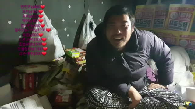 2022년도 새해복 많이 받으세요 산에서5개윌산다 조용히 살고싶다 감옥살이중 성욕오른다 코인 뉴스 생방 백신 고양이 노숙자 먹