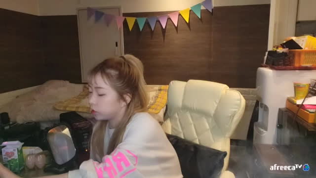 뽀이루:3 소통해요 ㆍ내일 S22울트라 생겨용ㆍ 라이브음방 | SOOP VOD