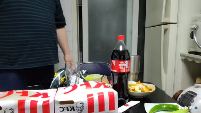 생)이시간에 간단히KFC버거5개X치킨~연애고수 상담~허미노 먹방 | SOOP VOD