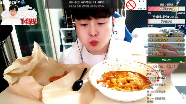 부산신입남캠맛도리 떡볶이먹방♥ 고민상담 운동 연장 룰렛 뽑기 전직복서 맞즐맞팬 미션 신입 남캠