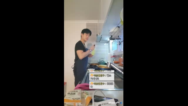 신입남캠 Bj카훈 3일차 한번 들어오면 못나가요 재밌게생김 신입 신입남캠 운동 소통 헬스 몸짱 얼평 존잘