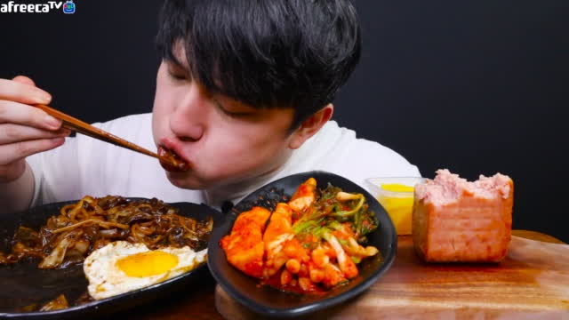 유디티 마피아떡볶이 명랑핫도그 핵불닭 뿌링클 황금올리브 닭강정 짜장면 햄버거 돈까스 통수육 통스팸 아웃백 삼겹살 리얼사운드