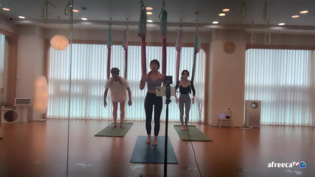 [클립]이지상x꿀정하 - 플라잉 요가 배우기8 | SOOP VOD