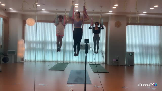 [클립]이지상x꿀정하 - 플라잉 요가 배우기9 | SOOP VOD