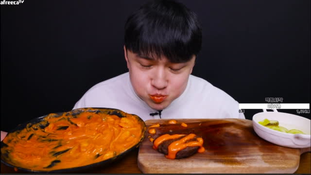유디티 마피아떡볶이 에르맥주 명랑핫도그 핵불닭 뿌링클 황금올리브 짜장면 햄버거 돈까스 통수육 통스팸 아웃백 삼겹살 리얼사운드