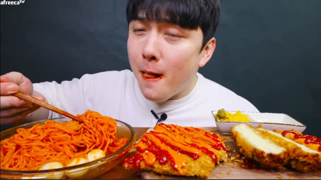 유디티 마피아떡볶이 에르맥주 명랑핫도그 핵불닭 뿌링클 황금올리브 짜장면 햄버거 돈까스 통수육 통스팸 아웃백 삼겹살 리얼사운드